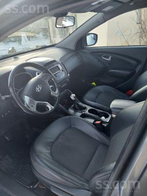 Pelēks Hyundai ix35 2013 Saldus, ar dzinēja tilpumu 2.00 L un nobraukumu 254 tūkst. km par 6900 €, foto 2 vietnē AUTOMOTO.COM.LV