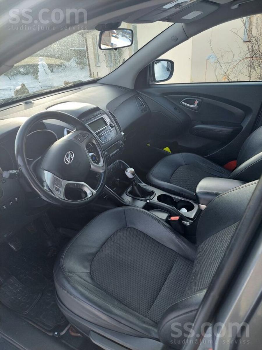 Pelēks Hyundai ix35 2013 Saldus, ar dzinēja tilpumu 2.00 L un nobraukumu 254 tūkst. km par 6900 €, foto 2 vietnē AUTOMOTO.COM.LV