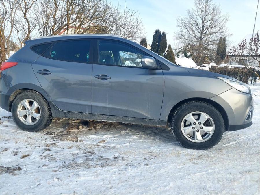 Pelēks Hyundai ix35 2013 Saldus, ar dzinēja tilpumu 2.00 L un nobraukumu 254 tūkst. km par 6900 €, foto 4 vietnē AUTOMOTO.COM.LV
