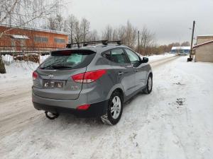 Grey Hyundai ix35 2013 in Ukmerge, with an engine capacity of 1.69 L and mileage of 230 thousand km for 5900 €, photo 2 on AUTOMOTO.COM.LV