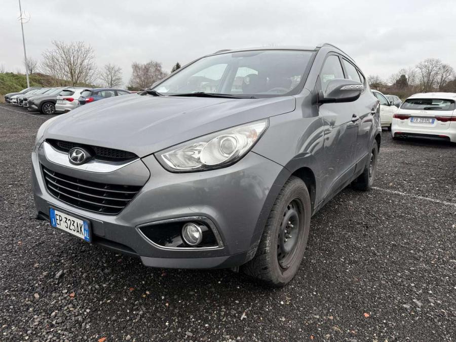 Grey Hyundai ix35 2013 in Siauliai, with an engine capacity of 1.69 L and mileage of 127 thousand km for 5350 €, photo 1 on AUTOMOTO.COM.LV