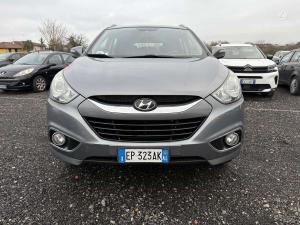 Grey Hyundai ix35 2013 in Siauliai, with an engine capacity of 1.69 L and mileage of 127 thousand km for 5350 €, photo 2 on AUTOMOTO.COM.LV