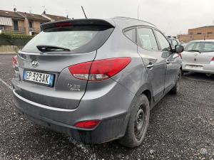 Grey Hyundai ix35 2013 in Siauliai, with an engine capacity of 1.69 L and mileage of 127 thousand km for 5350 €, photo 4 on AUTOMOTO.COM.LV