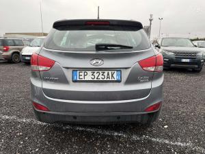 Grey Hyundai ix35 2013 in Siauliai, with an engine capacity of 1.69 L and mileage of 127 thousand km for 5350 €, photo 5 on AUTOMOTO.COM.LV