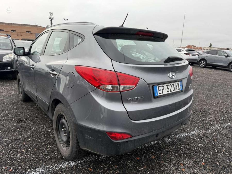 Grey Hyundai ix35 2013 in Siauliai, with an engine capacity of 1.69 L and mileage of 127 thousand km for 5350 €, photo 6 on AUTOMOTO.COM.LV