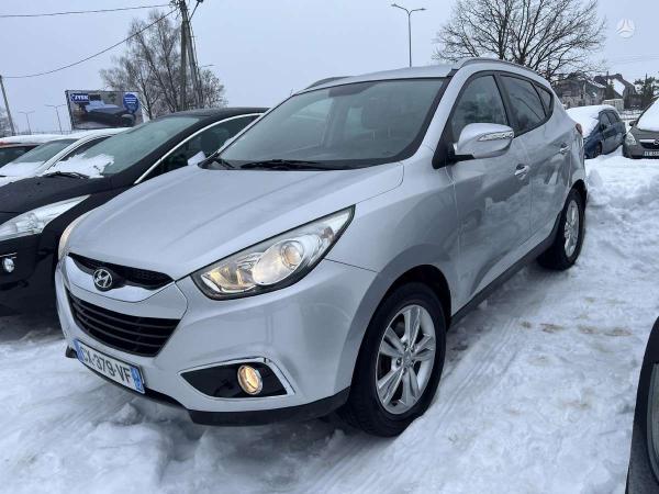 Grey Hyundai ix35 2013 in Taurage, with an engine capacity of 1.69 L and mileage of 219 thousand km for 5950 €, photo 2 on AUTOMOTO.COM.LV