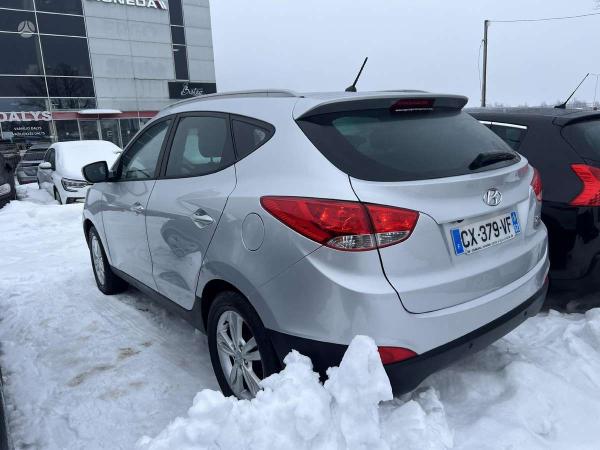 Grey Hyundai ix35 2013 in Taurage, with an engine capacity of 1.69 L and mileage of 219 thousand km for 5950 €, photo 4 on AUTOMOTO.COM.LV