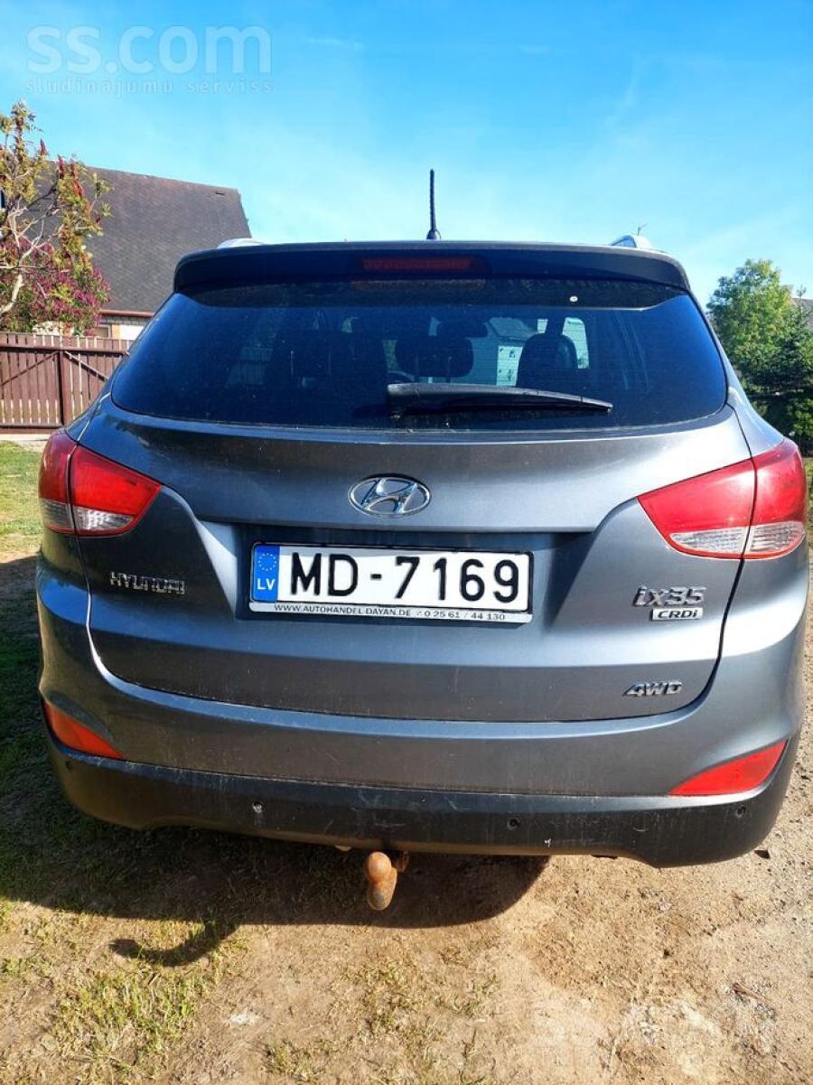 Grey Hyundai ix35 2013 in Saldus, with an engine capacity of 2.00 L and mileage of 254 thousand km for 6899 €, photo 6 on AUTOMOTO.COM.LV
