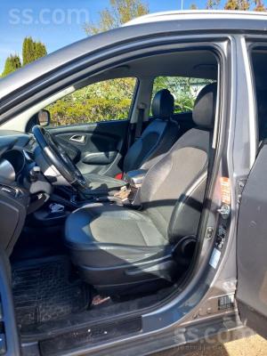 Grey Hyundai ix35 2013 in Saldus, with an engine capacity of 2.00 L and mileage of 254 thousand km for 6899 €, photo 10 on AUTOMOTO.COM.LV