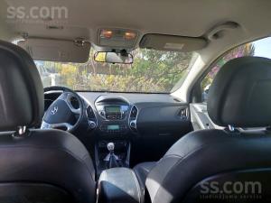 Grey Hyundai ix35 2013 in Saldus, with an engine capacity of 2.00 L and mileage of 254 thousand km for 6899 €, photo 13 on AUTOMOTO.COM.LV