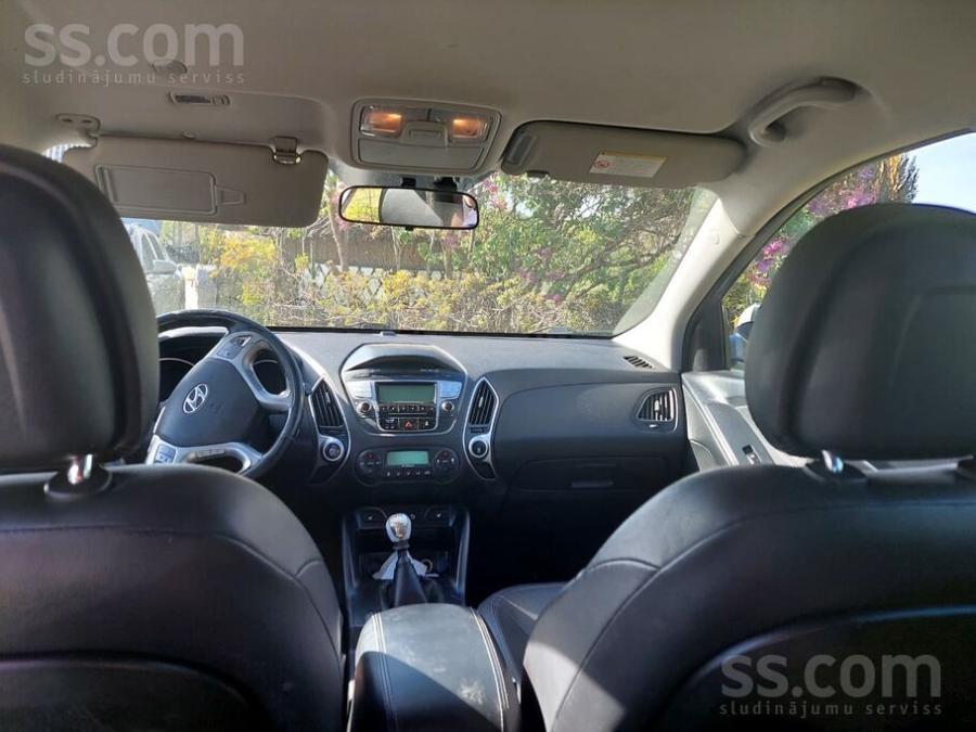 Grey Hyundai ix35 2013 in Saldus, with an engine capacity of 2.00 L and mileage of 254 thousand km for 6899 €, photo 13 on AUTOMOTO.COM.LV