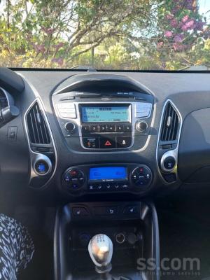 Grey Hyundai ix35 2013 in Saldus, with an engine capacity of 2.00 L and mileage of 254 thousand km for 6899 €, photo 16 on AUTOMOTO.COM.LV
