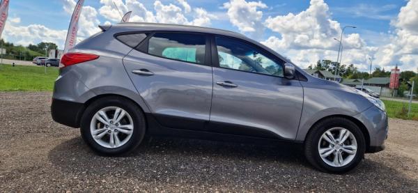 Grey Hyundai ix35 2013 in Riga, with an engine capacity of 2.00 L and mileage of 228 thousand km for 8450 €, photo 6 on AUTOMOTO.COM.LV
