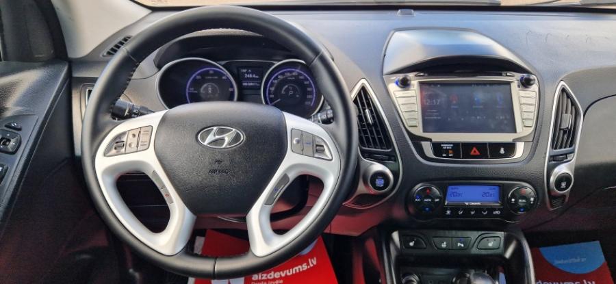 Grey Hyundai ix35 2013 in Riga, with an engine capacity of 2.00 L and mileage of 228 thousand km for 8450 €, photo 11 on AUTOMOTO.COM.LV