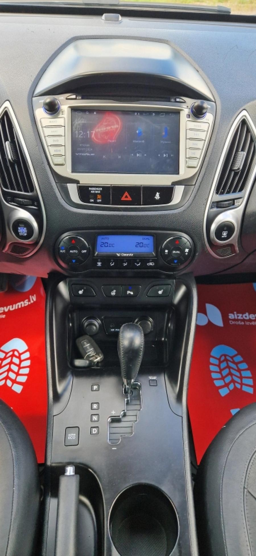 Grey Hyundai ix35 2013 in Riga, with an engine capacity of 2.00 L and mileage of 228 thousand km for 8450 €, photo 12 on AUTOMOTO.COM.LV
