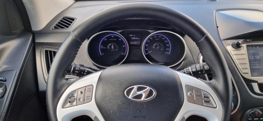 Grey Hyundai ix35 2013 in Riga, with an engine capacity of 2.00 L and mileage of 228 thousand km for 8450 €, photo 13 on AUTOMOTO.COM.LV