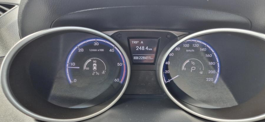 Grey Hyundai ix35 2013 in Riga, with an engine capacity of 2.00 L and mileage of 228 thousand km for 8450 €, photo 14 on AUTOMOTO.COM.LV