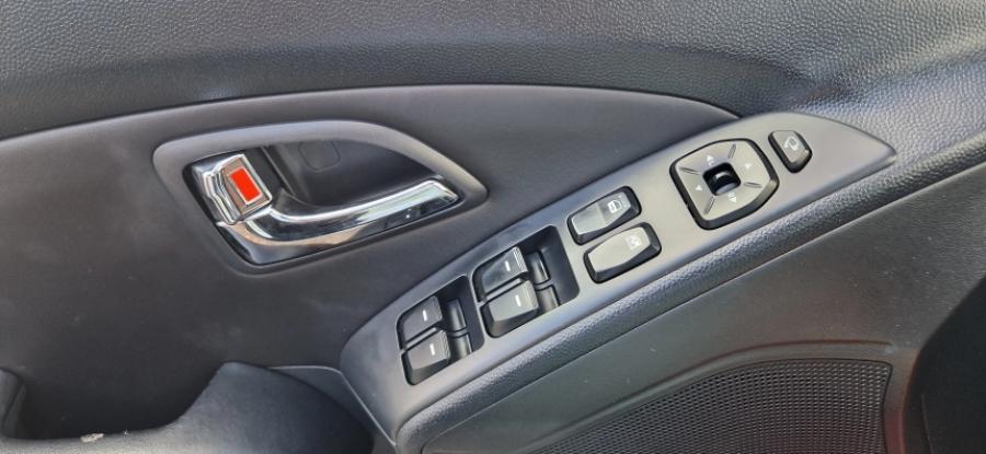 Grey Hyundai ix35 2013 in Riga, with an engine capacity of 2.00 L and mileage of 228 thousand km for 8450 €, photo 19 on AUTOMOTO.COM.LV