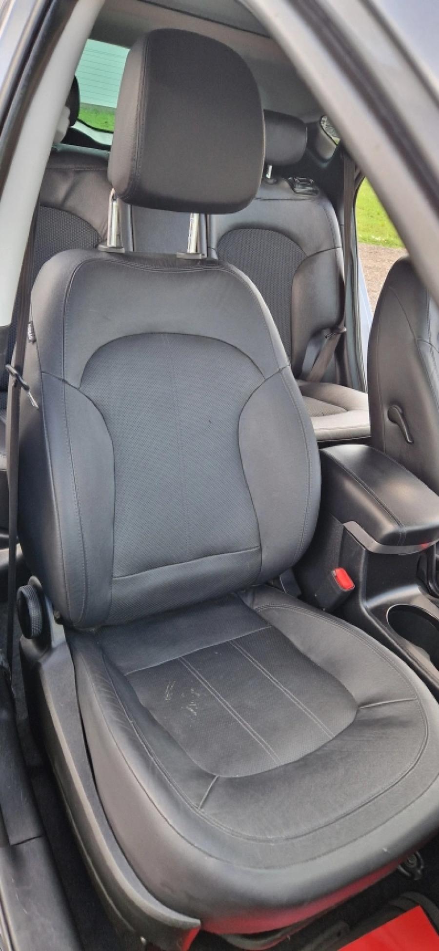 Grey Hyundai ix35 2013 in Riga, with an engine capacity of 2.00 L and mileage of 228 thousand km for 8450 €, photo 23 on AUTOMOTO.COM.LV