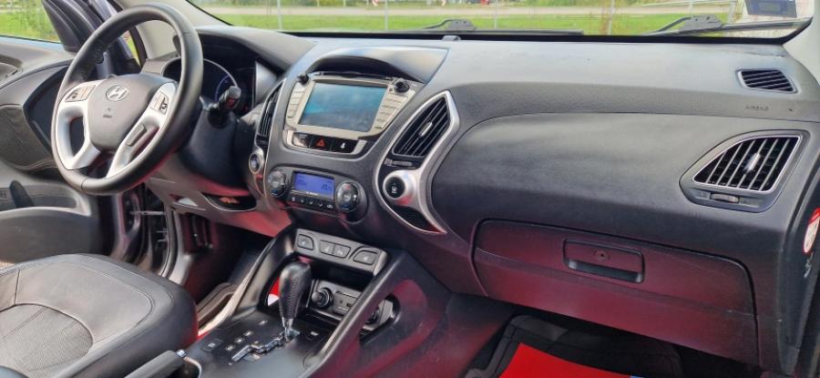 Grey Hyundai ix35 2013 in Riga, with an engine capacity of 2.00 L and mileage of 228 thousand km for 8450 €, photo 24 on AUTOMOTO.COM.LV