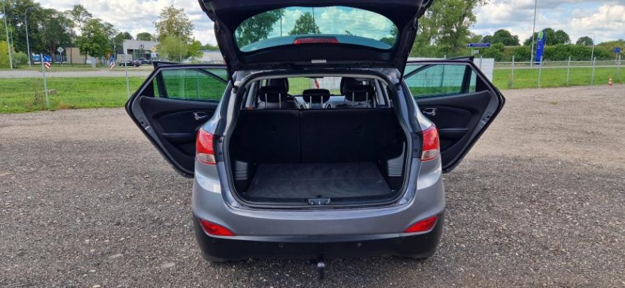 Grey Hyundai ix35 2013 in Riga, with an engine capacity of 2.00 L and mileage of 228 thousand km for 8450 €, photo 25 on AUTOMOTO.COM.LV