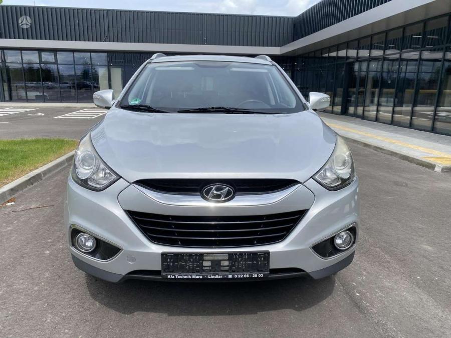 Grey Hyundai ix35 2013 in Kaunas, with an engine capacity of 2.00 L and mileage of 200 thousand km for 5250 €, photo 1 on AUTOMOTO.COM.LV