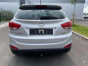 Grey Hyundai ix35 2013 in Kaunas, with an engine capacity of 2.00 L and mileage of 200 thousand km for 5250 €, photo 7 on AUTOMOTO.COM.LV