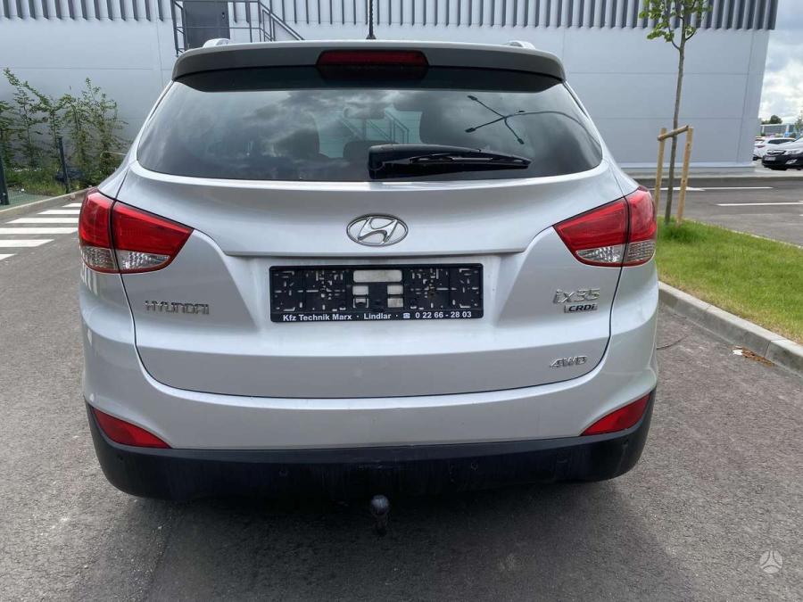 Grey Hyundai ix35 2013 in Kaunas, with an engine capacity of 2.00 L and mileage of 200 thousand km for 5250 €, photo 7 on AUTOMOTO.COM.LV
