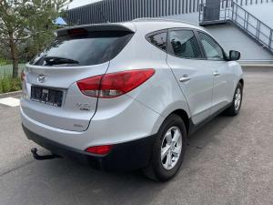 Grey Hyundai ix35 2013 in Kaunas, with an engine capacity of 2.00 L and mileage of 200 thousand km for 5250 €, photo 8 on AUTOMOTO.COM.LV