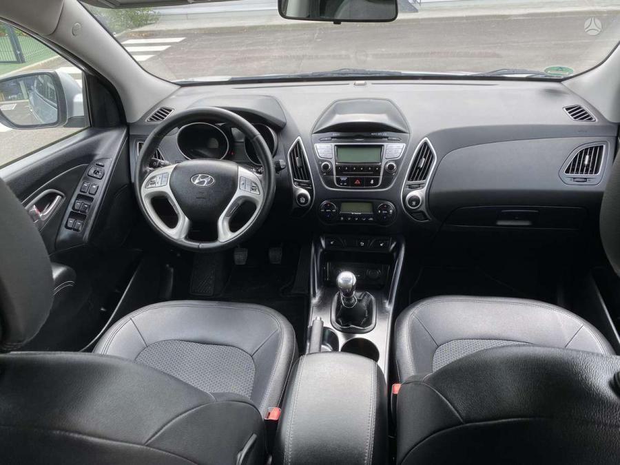 Grey Hyundai ix35 2013 in Kaunas, with an engine capacity of 2.00 L and mileage of 200 thousand km for 5250 €, photo 12 on AUTOMOTO.COM.LV