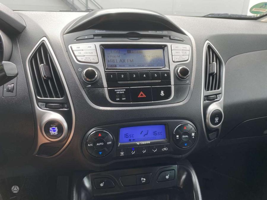 Grey Hyundai ix35 2013 in Kaunas, with an engine capacity of 2.00 L and mileage of 200 thousand km for 5250 €, photo 13 on AUTOMOTO.COM.LV