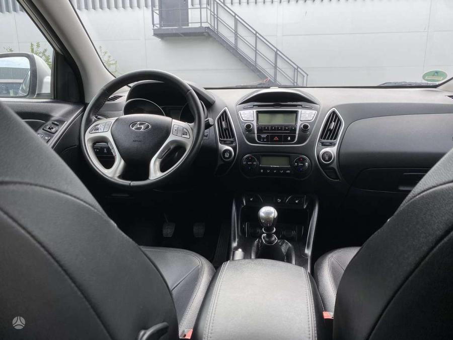 Grey Hyundai ix35 2013 in Kaunas, with an engine capacity of 2.00 L and mileage of 200 thousand km for 5250 €, photo 14 on AUTOMOTO.COM.LV