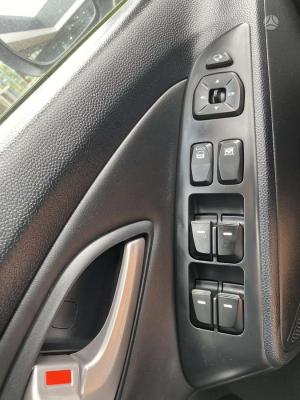 Grey Hyundai ix35 2013 in Kaunas, with an engine capacity of 2.00 L and mileage of 200 thousand km for 5250 €, photo 15 on AUTOMOTO.COM.LV