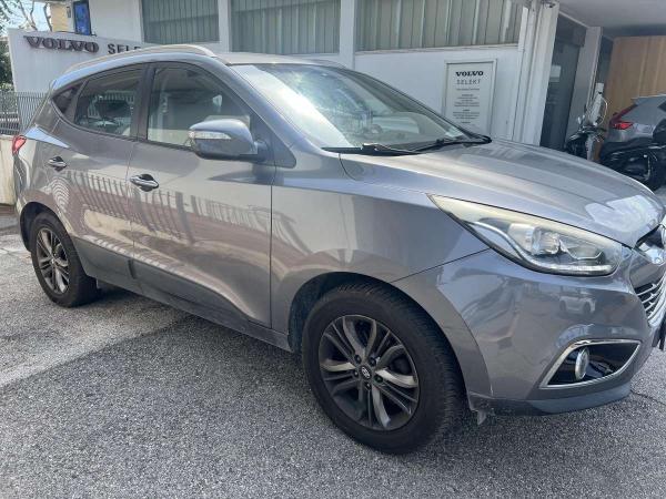 Grey Hyundai ix35 2013 in Panevezys, with an engine capacity of 1.69 L and mileage of 194 thousand km for 5300 €, photo 2 on AUTOMOTO.COM.LV