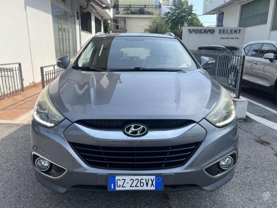 Grey Hyundai ix35 2013 in Panevezys, with an engine capacity of 1.69 L and mileage of 194 thousand km for 5300 €, photo 4 on AUTOMOTO.COM.LV