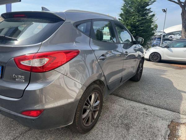 Grey Hyundai ix35 2013 in Panevezys, with an engine capacity of 1.69 L and mileage of 194 thousand km for 5300 €, photo 4 on AUTOMOTO.COM.LV
