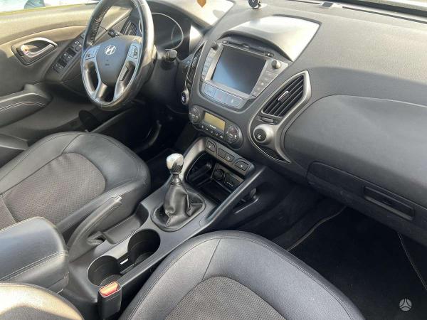 Grey Hyundai ix35 2013 in Panevezys, with an engine capacity of 1.69 L and mileage of 194 thousand km for 5300 €, photo 9 on AUTOMOTO.COM.LV
