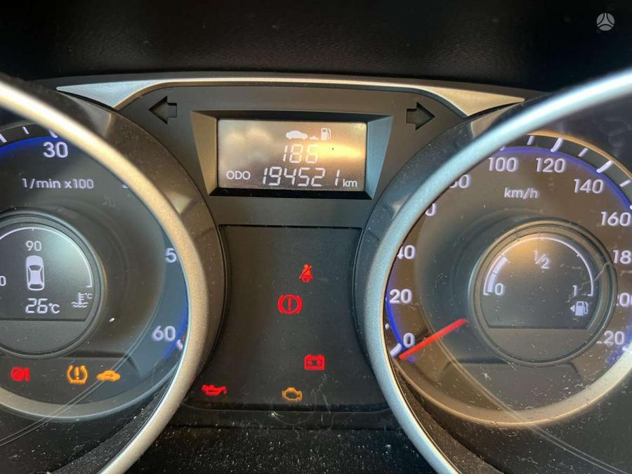Grey Hyundai ix35 2013 in Panevezys, with an engine capacity of 1.69 L and mileage of 194 thousand km for 5300 €, photo 11 on AUTOMOTO.COM.LV