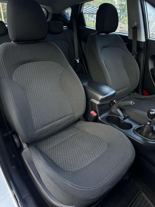Pelēks Hyundai ix35 2013 Utena, ar dzinēja tilpumu 1.69 L un nobraukumu 147 tūkst. km par 4999 €, foto 10 vietnē AUTOMOTO.COM.LV
