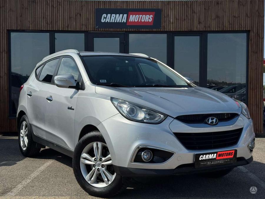 Grey Hyundai ix35 2013 in Vilnius, with an engine capacity of 1.60 L and mileage of 228 thousand km for 5390 €, photo 1 on AUTOMOTO.COM.LV