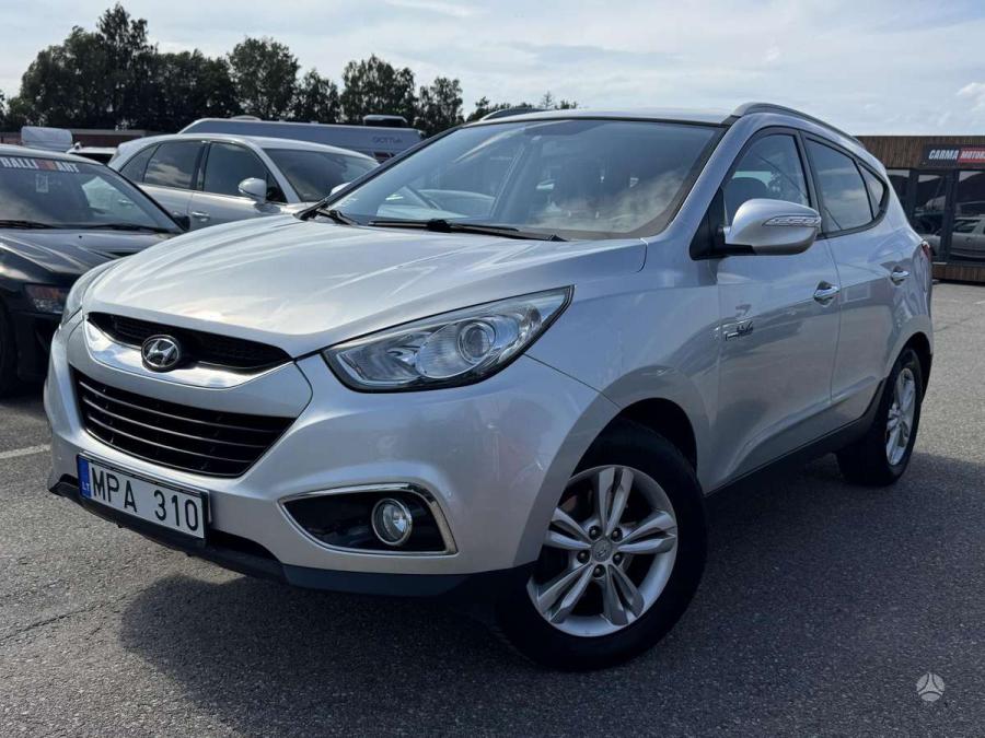Grey Hyundai ix35 2013 in Vilnius, with an engine capacity of 1.60 L and mileage of 228 thousand km for 5390 €, photo 4 on AUTOMOTO.COM.LV
