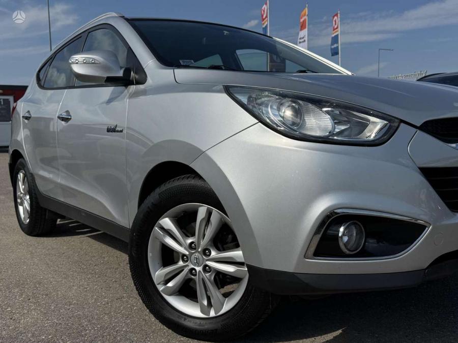 Grey Hyundai ix35 2013 in Vilnius, with an engine capacity of 1.60 L and mileage of 228 thousand km for 5390 €, photo 8 on AUTOMOTO.COM.LV