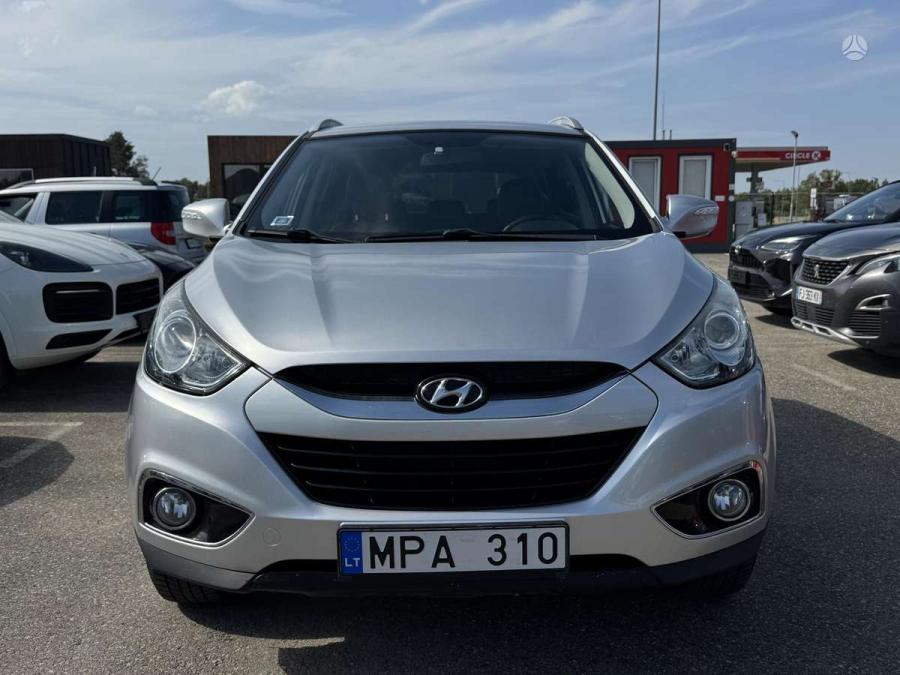 Grey Hyundai ix35 2013 in Vilnius, with an engine capacity of 1.60 L and mileage of 228 thousand km for 5390 €, photo 9 on AUTOMOTO.COM.LV