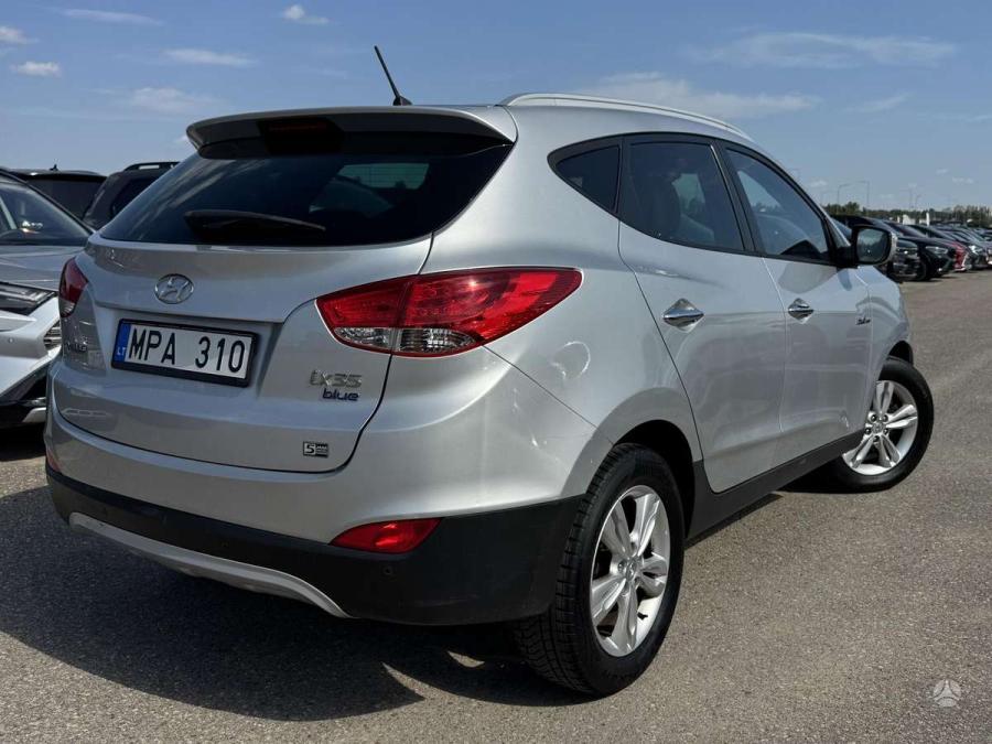 Grey Hyundai ix35 2013 in Vilnius, with an engine capacity of 1.60 L and mileage of 228 thousand km for 5390 €, photo 11 on AUTOMOTO.COM.LV