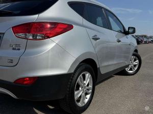 Grey Hyundai ix35 2013 in Vilnius, with an engine capacity of 1.60 L and mileage of 228 thousand km for 5390 €, photo 12 on AUTOMOTO.COM.LV