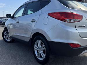 Grey Hyundai ix35 2013 in Vilnius, with an engine capacity of 1.60 L and mileage of 228 thousand km for 5390 €, photo 14 on AUTOMOTO.COM.LV