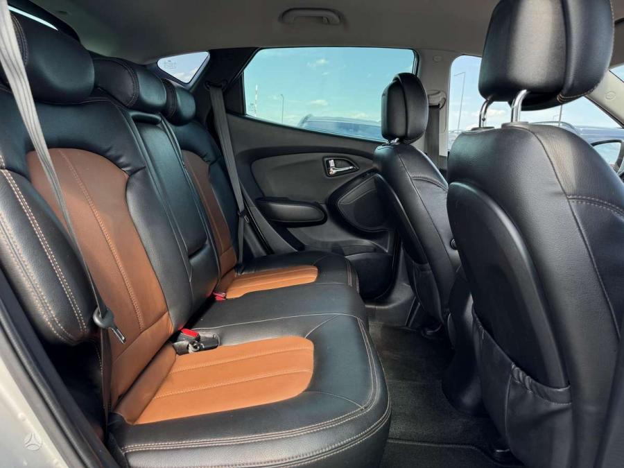 Grey Hyundai ix35 2013 in Vilnius, with an engine capacity of 1.60 L and mileage of 228 thousand km for 5390 €, photo 20 on AUTOMOTO.COM.LV