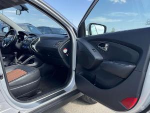 Grey Hyundai ix35 2013 in Vilnius, with an engine capacity of 1.60 L and mileage of 228 thousand km for 5390 €, photo 21 on AUTOMOTO.COM.LV