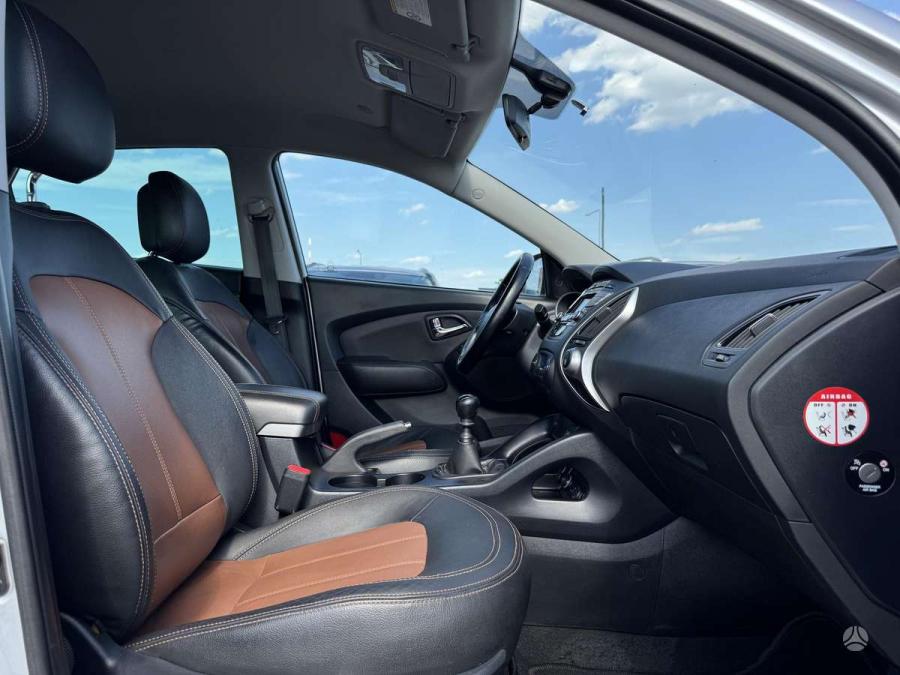 Grey Hyundai ix35 2013 in Vilnius, with an engine capacity of 1.60 L and mileage of 228 thousand km for 5390 €, photo 22 on AUTOMOTO.COM.LV