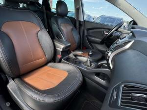 Grey Hyundai ix35 2013 in Vilnius, with an engine capacity of 1.60 L and mileage of 228 thousand km for 5390 €, photo 23 on AUTOMOTO.COM.LV